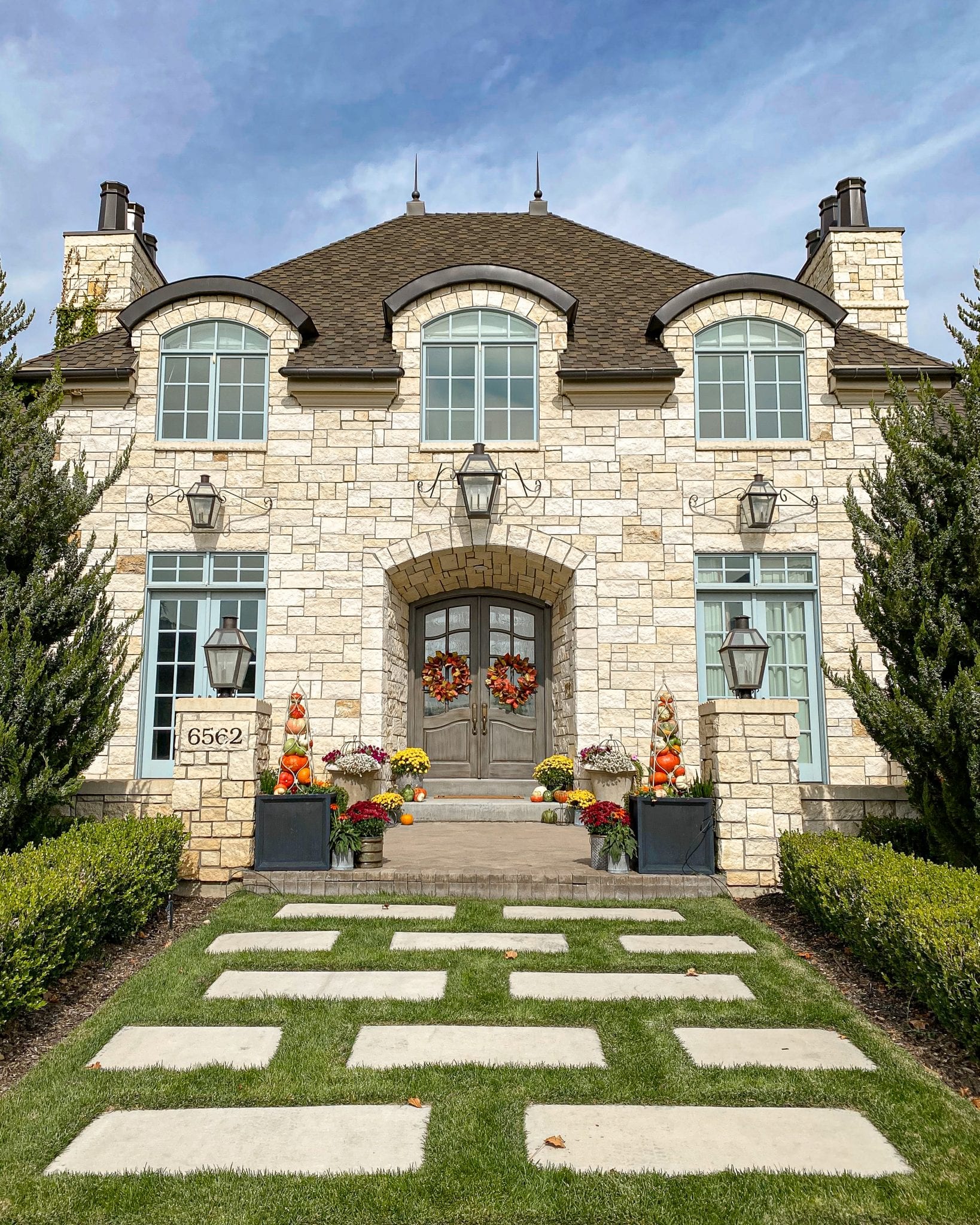 Fall Porch DIY Decor | DIY Pumpkin Obelisk Towers For Fall Porch Decor