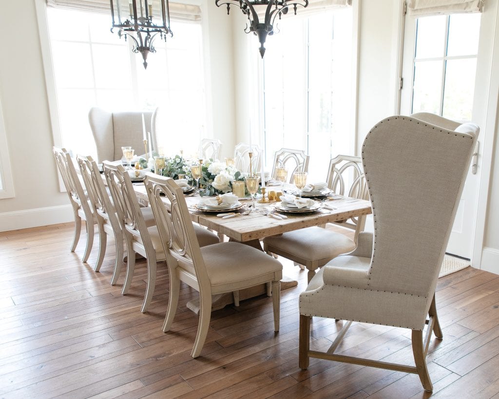 Beautiful Fall Tablescape | Gold and White Table setting