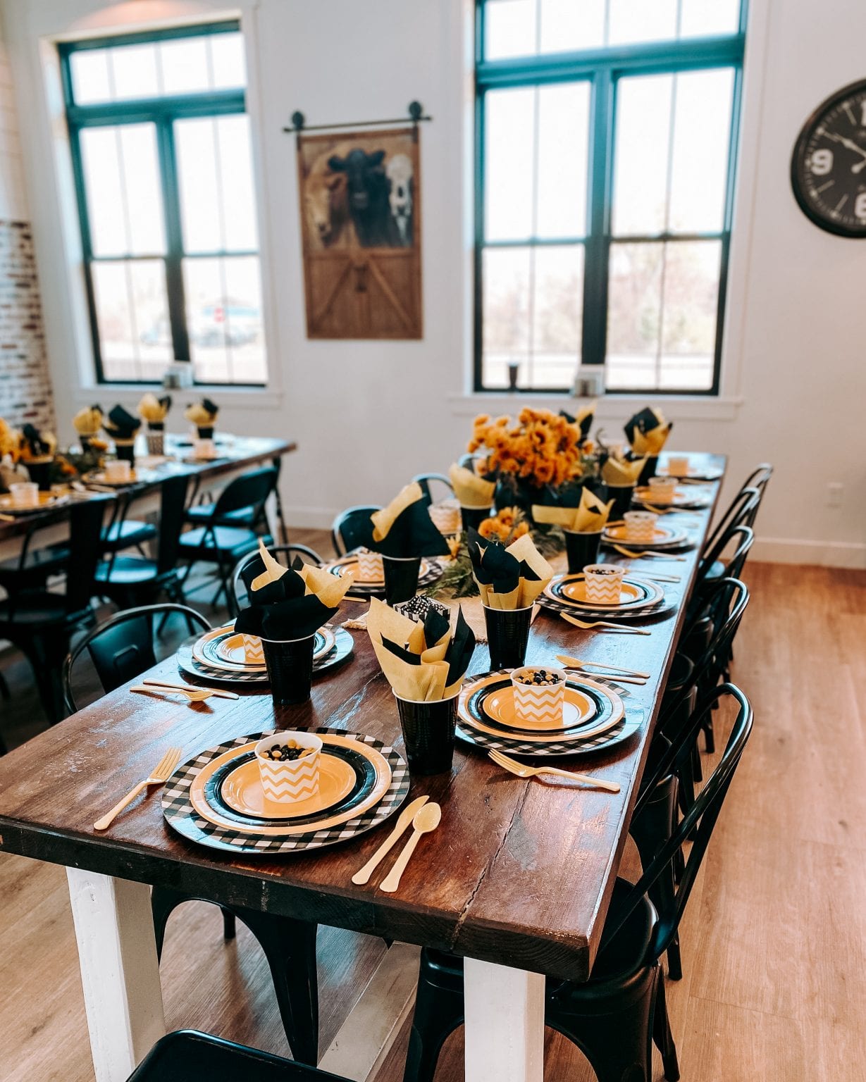 Simple Fall Tablescape | Fall Paper Plate Table Setting