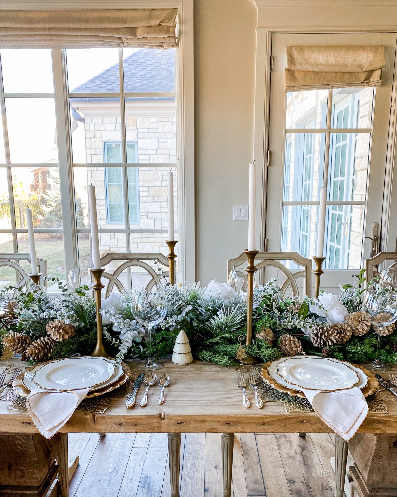 Silver And Gold Christmas Tablescape | Christmas Table Setting Ideas