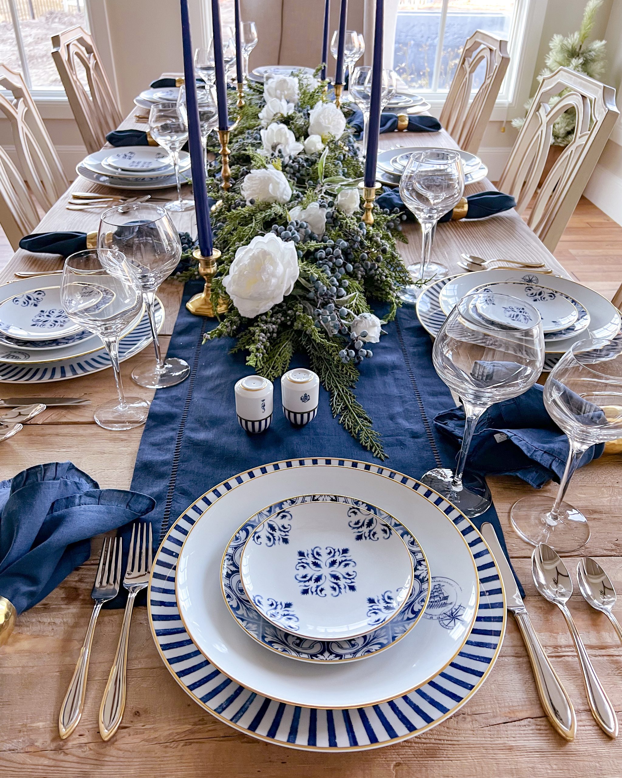 Winter Themed Table | Winter Tablescape Ideas