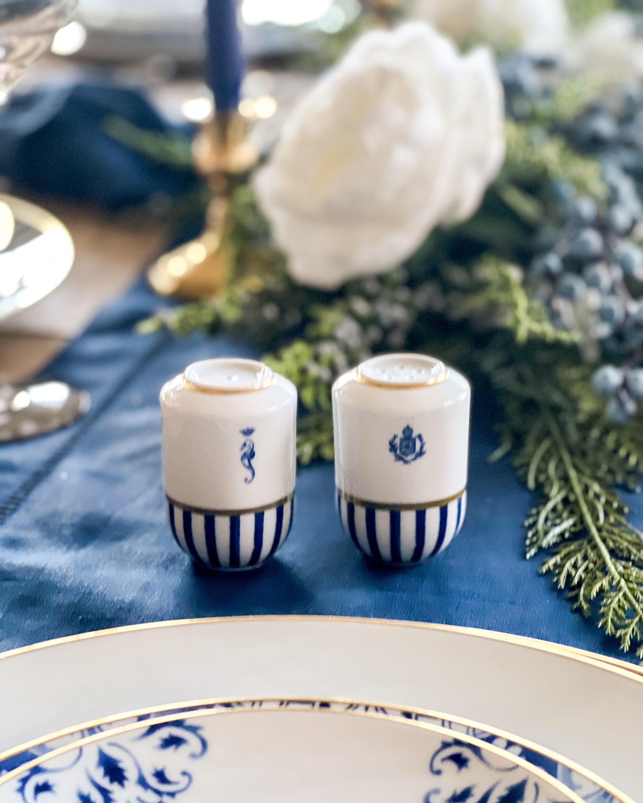 Winter Themed Table | Winter Tablescape Ideas