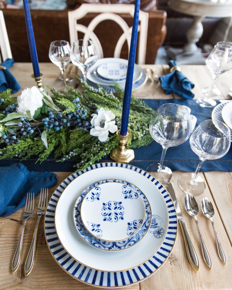 Winter Themed Table | Winter Tablescape Ideas