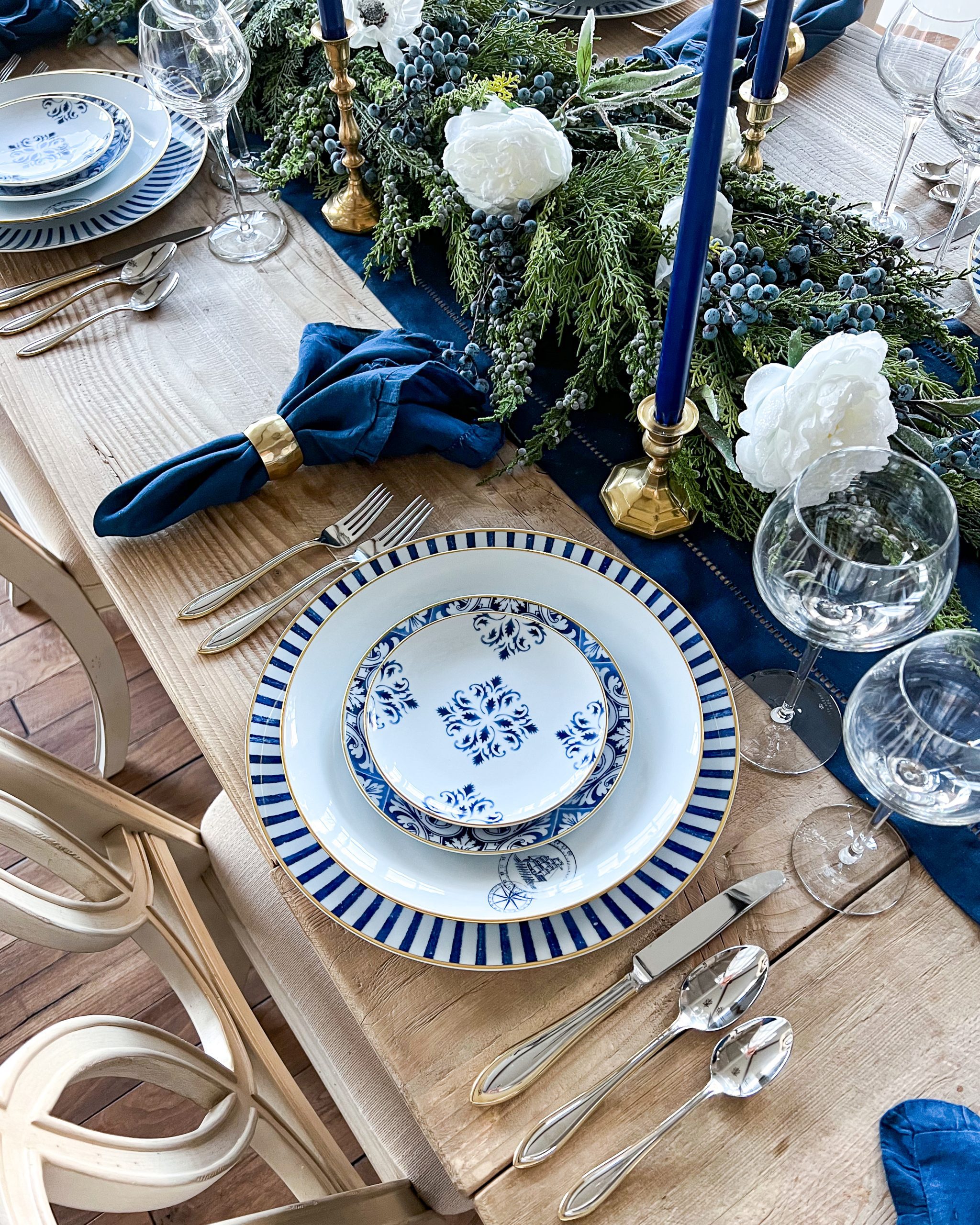 Winter Themed Table | Winter Tablescape Ideas